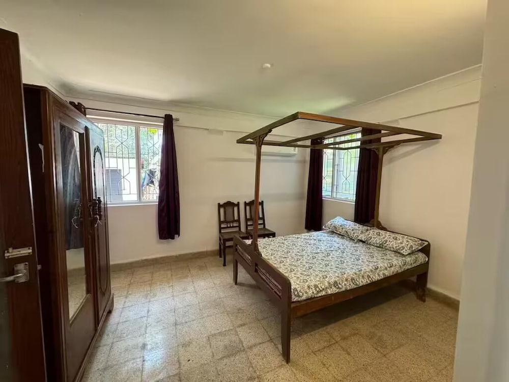 Quaint Goan Villa With Compounded Garden Space - Colva