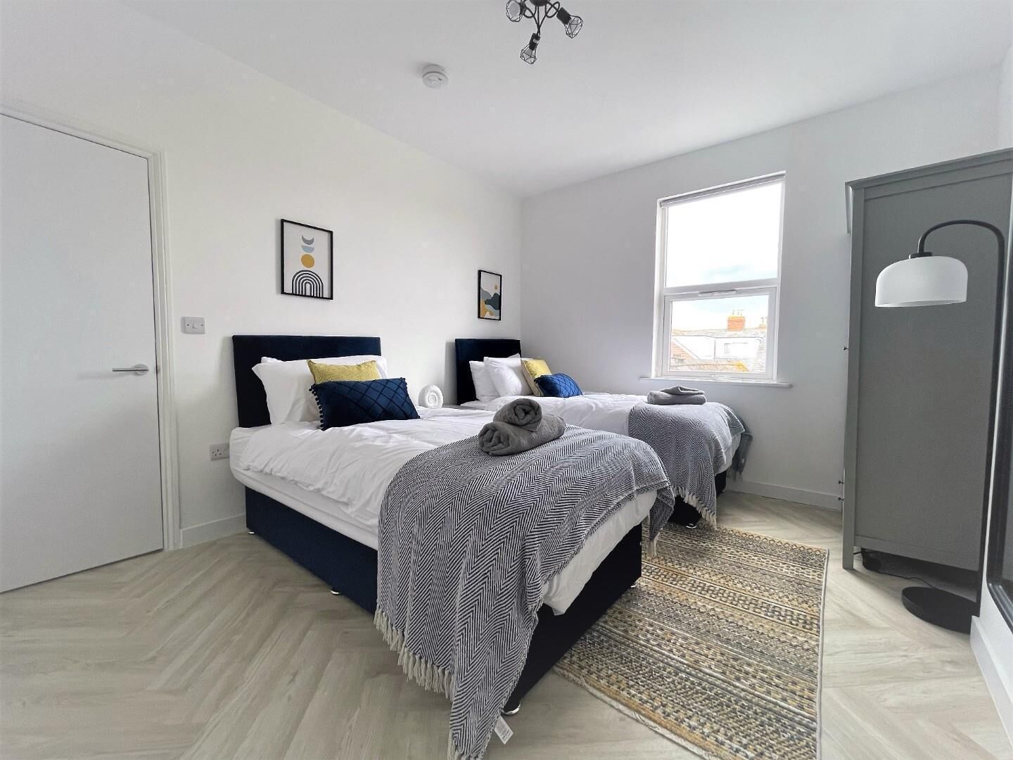 Weymouth Modern Living - Chesil Beach