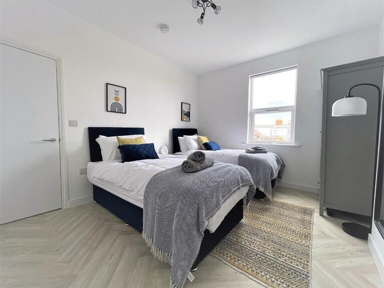 Weymouth Modern Living - Chesil Beach