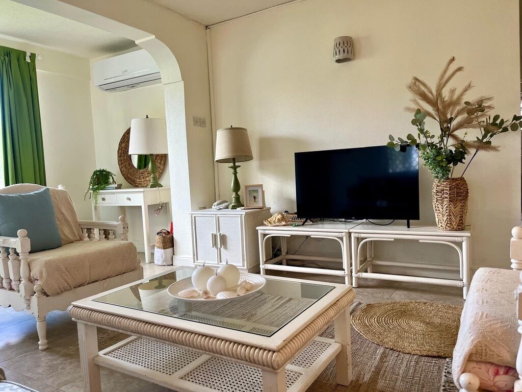 3 Bedroom Family Cottage 5 Mins Walk To Beach And All Amenities - Barbados