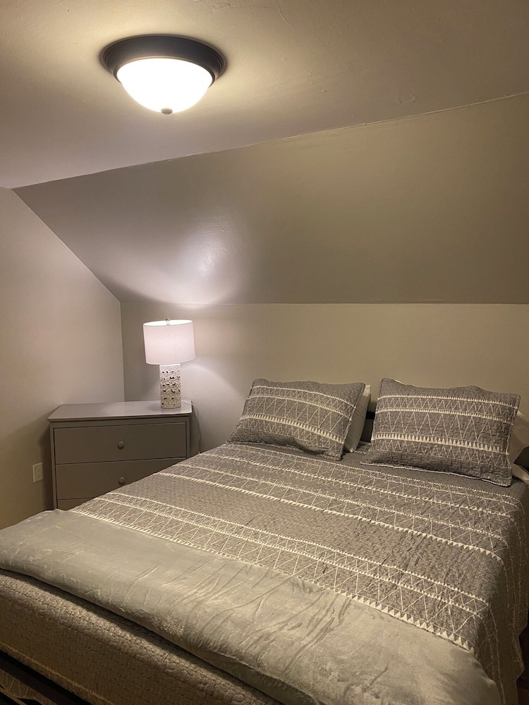 Charming 3 Bedroom Cape - Bangor, ME
