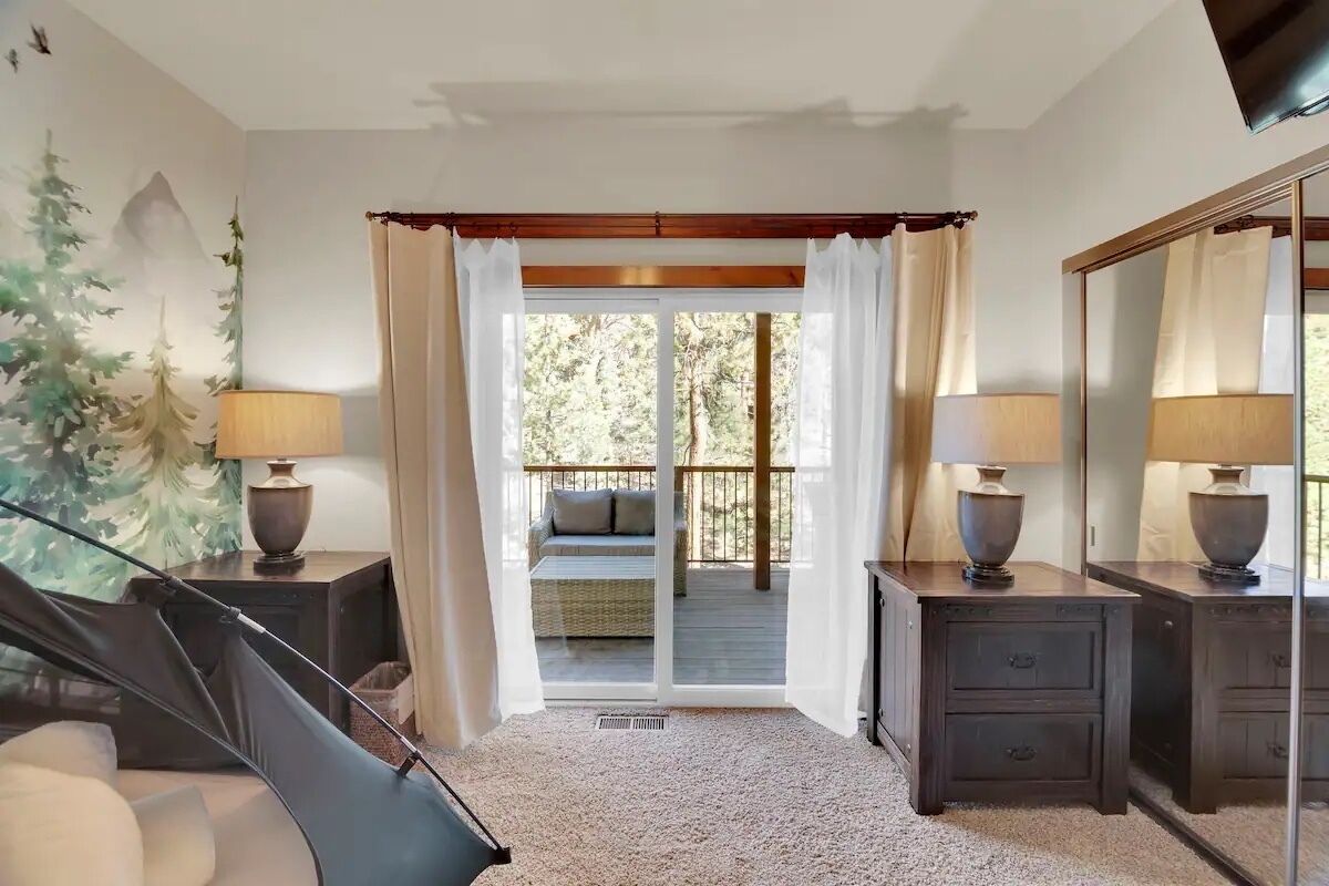 Mins From Lake & Ski Resorts - The Luna Lodge - Air Hockey & Foosball - Peaceful - California