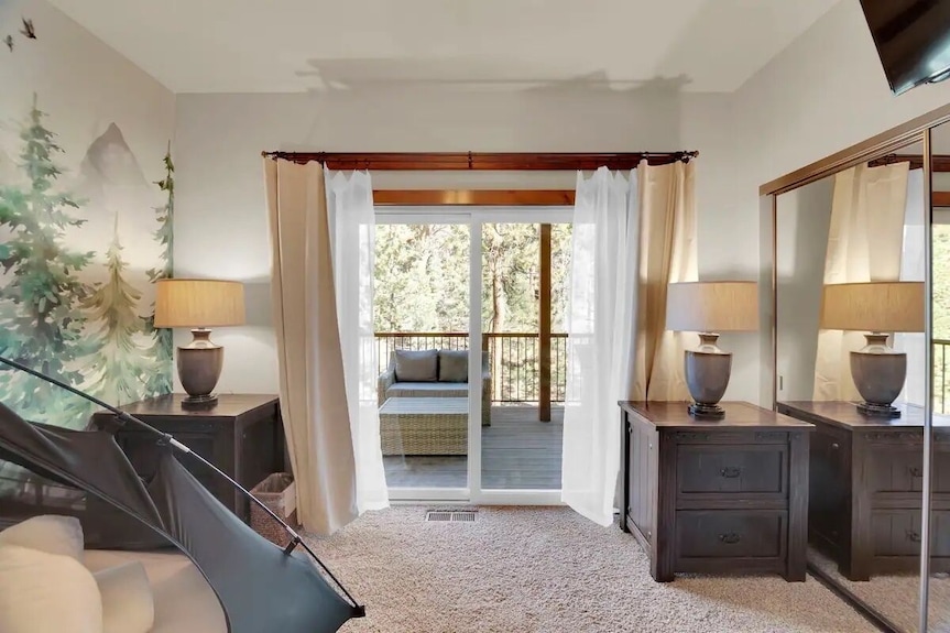 Mins From Lake & Ski Resorts - The Luna Lodge - Air Hockey & Foosball - Peaceful - California