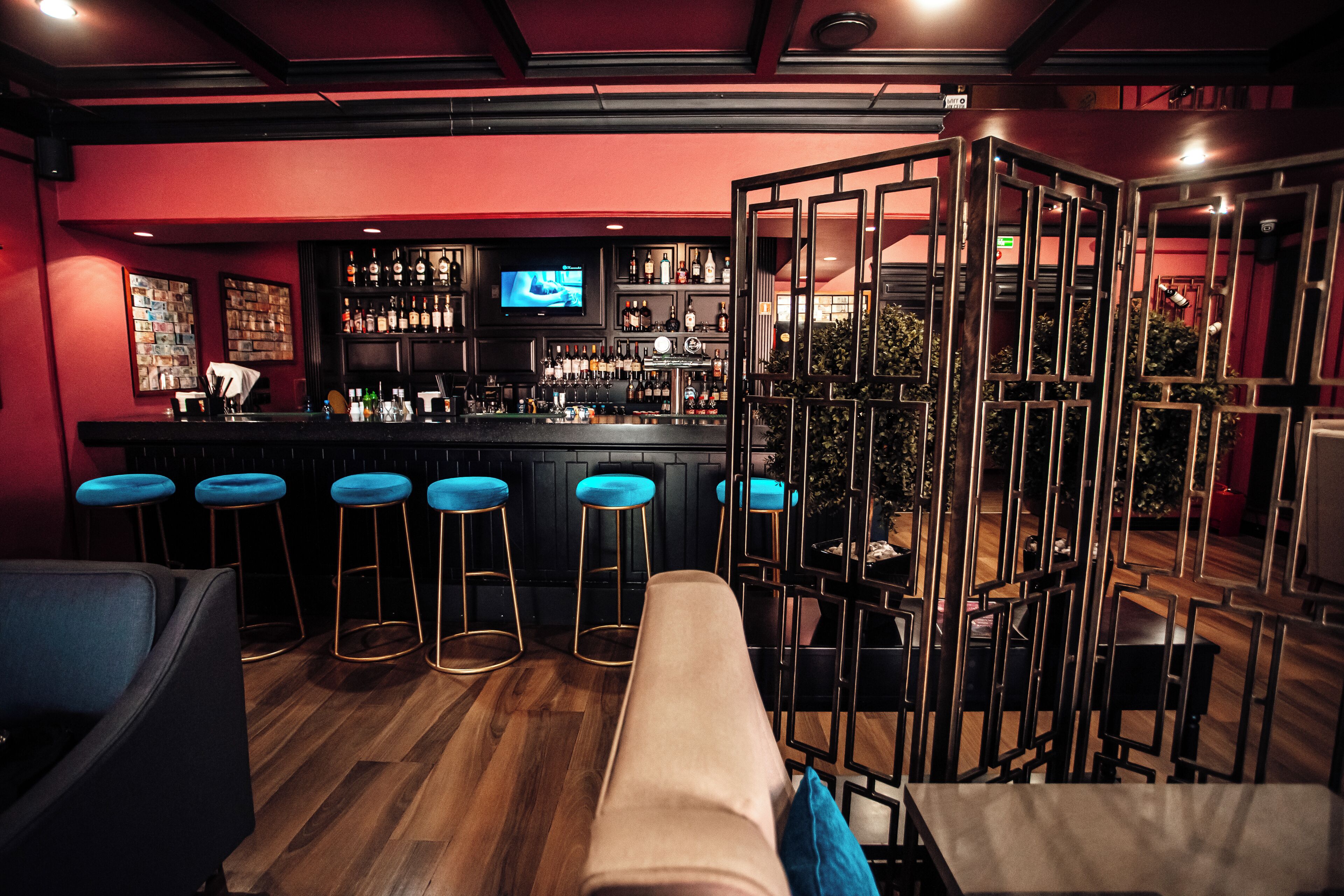 2 bares/lounges 