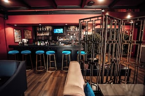2 bares/lounges 