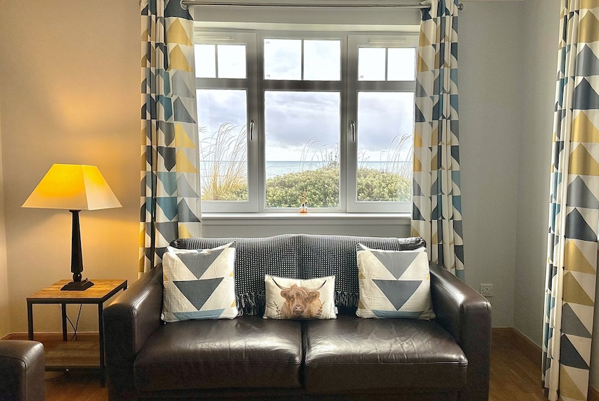 Ground Floor 2-bedroom Spacious Apartment Overlooking The Famous James Braid Brora Golf Course. - Brora