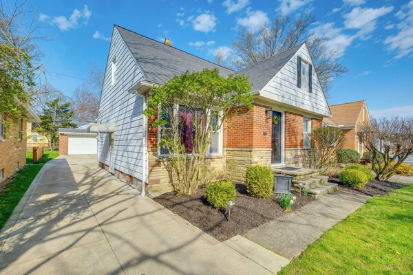 Charming Home - 4 Mi To Euclid Creek Reservation - Cleveland, OH