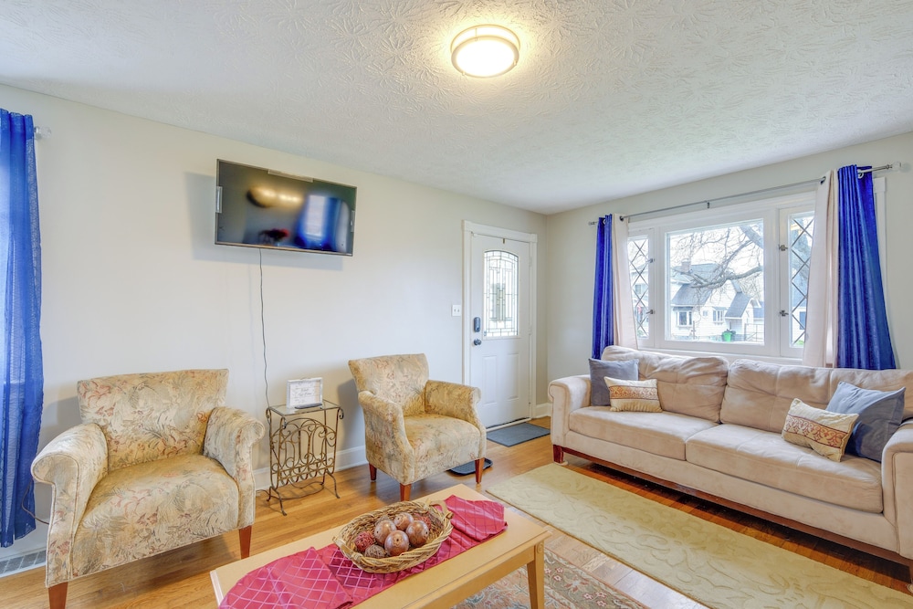 Inviting Vacation Home: 2 Mi To Mill Creek Falls! - Cleveland, OH