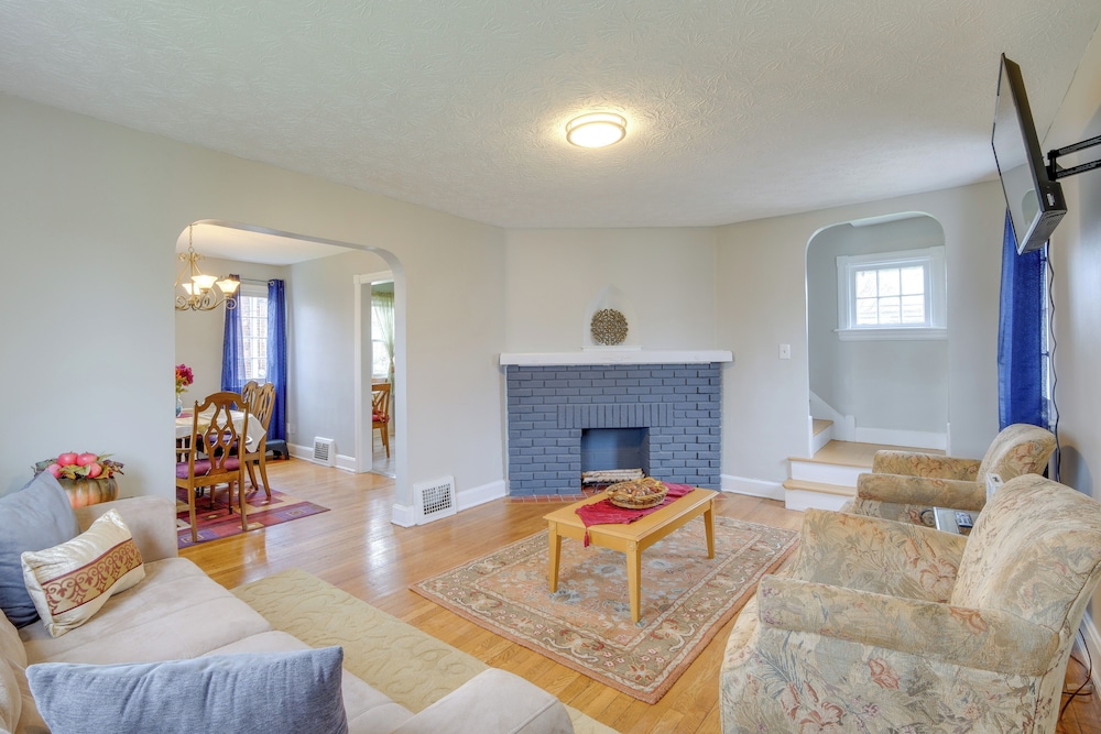 Inviting Vacation Home: 2 Mi To Mill Creek Falls! - Cleveland, OH