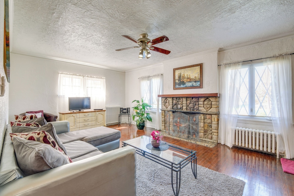 South Euclid Apt < 10 Mi To Downtown Cleveland! - Chagrin Falls, OH