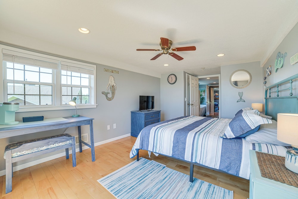 Riverfront Cheboygan Home W/ Dock ~ 4 Mi To Town! - Mullett Lake, MI