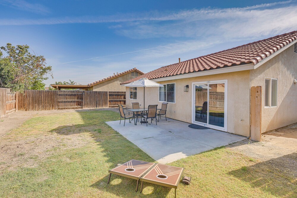 Bakersfield Home W/ Pool Table, Cornhole + More! - Bakersfield, CA