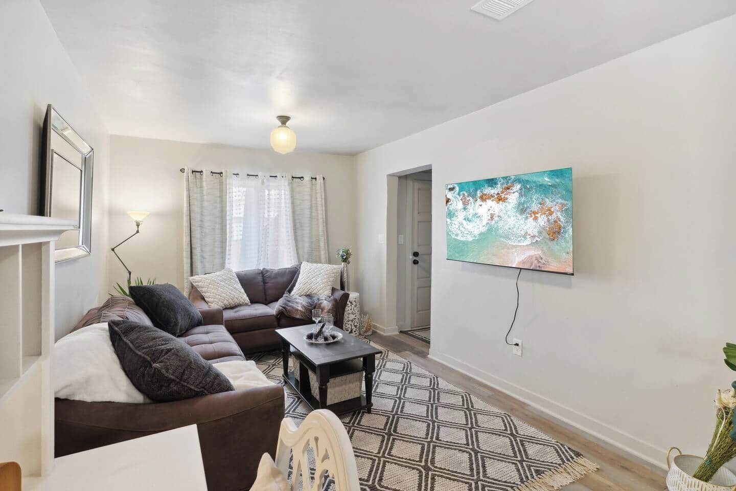 Cozy Two Bedroom North Valley Digs - Albuquerque, NM