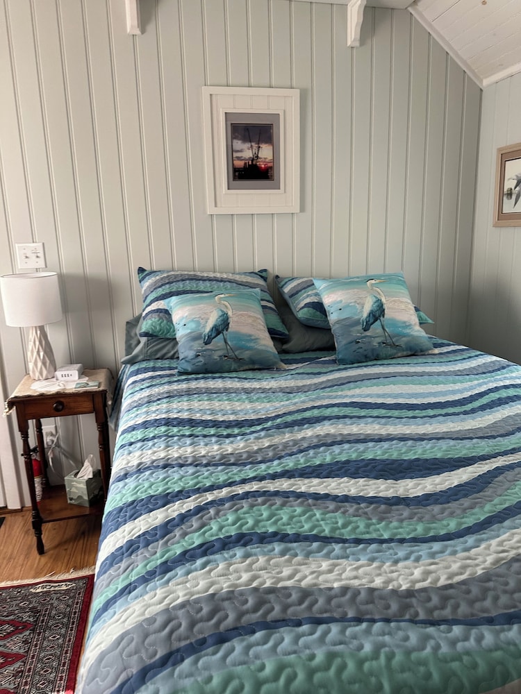 Waterfowl Watch Cottage - Chincoteague Island Quiet area,bikes, Spend ...