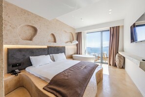 Panoramic Sea View Suite with Bath Tub | Minibar, cofre no quarto, secretária, quartos insonorizados 