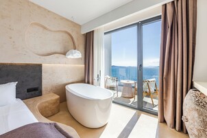 Panoramic Sea View Suite with Bath Tub | Banheira de imersão total