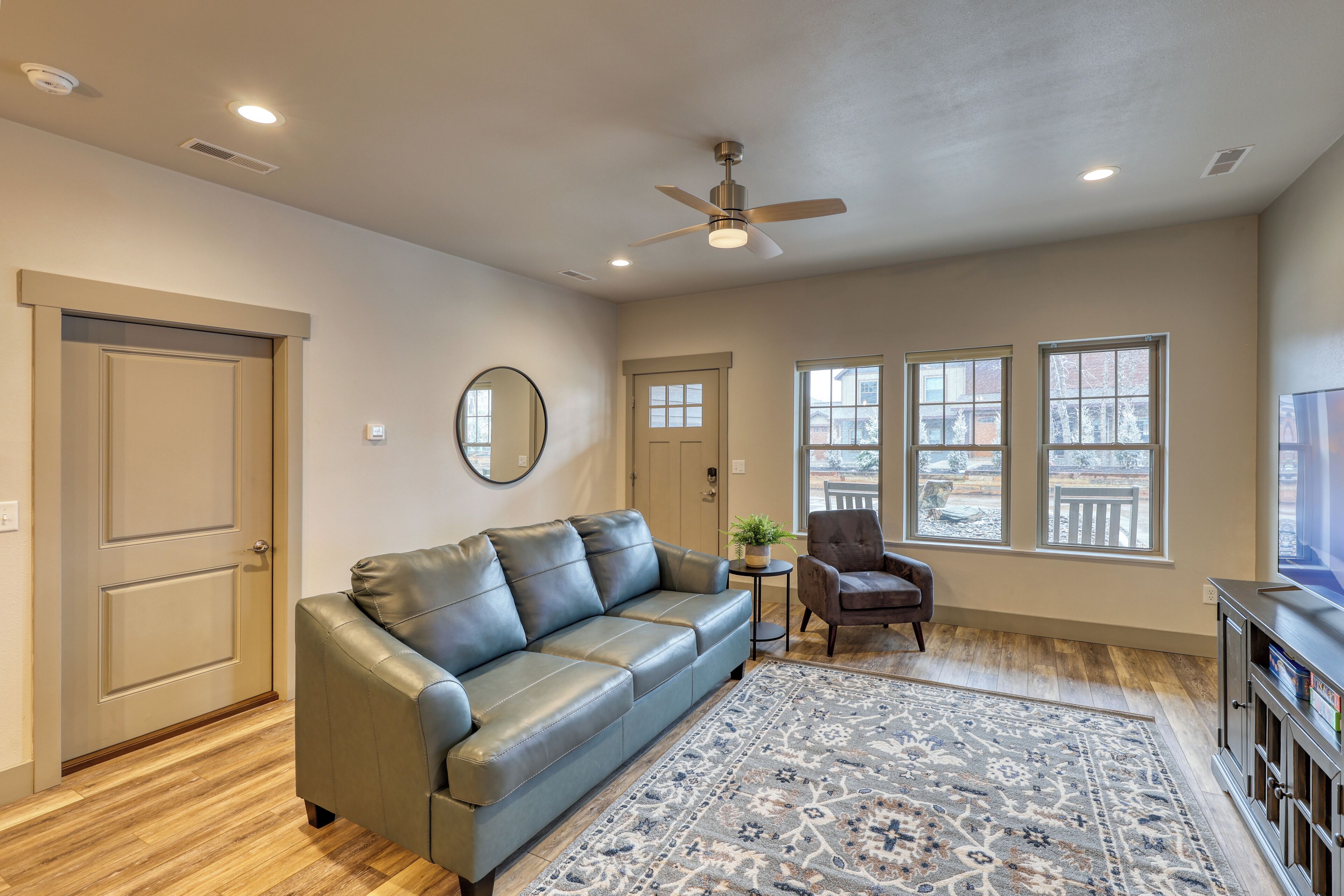 Rockerville Gold Town Lodging #3-this One-bedroom Condo Is Your Perfect Home Base For Adventure And Relaxation. Just Minutes From Mount Rushmore, Crazy Horse Memorial, Custer State Park, Sturgis, And The Badlands. - Hermosa, SD