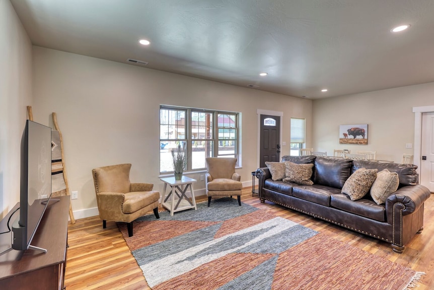 Rockerville Gold Town Lodging #9- A Western Stay With Modern Perks! A Two-bedroom Condo Is Your Perfect Home Base For Adventure And Relaxation. Just Minutes From Mount Rushmore, Crazy Horse Memorial, Custer State Park, Sturgis, And The Badlands. - Hermosa, SD