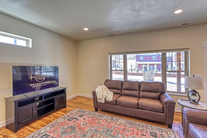 Rockerville Gold Town Lodging #12-this Two-bedroom Condo Is Your Perfect Home Base For Adventure And Relaxation. Just Minutes From Mount Rushmore, Crazy Horse Memorial, Custer State Park, Sturgis, And The Badlands. - Mount Rushmore National Memorial