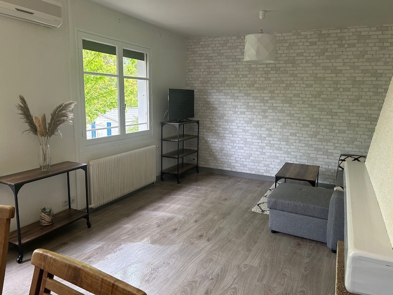 3 Bedroom Private Vacation Home In Latresne - 波爾多