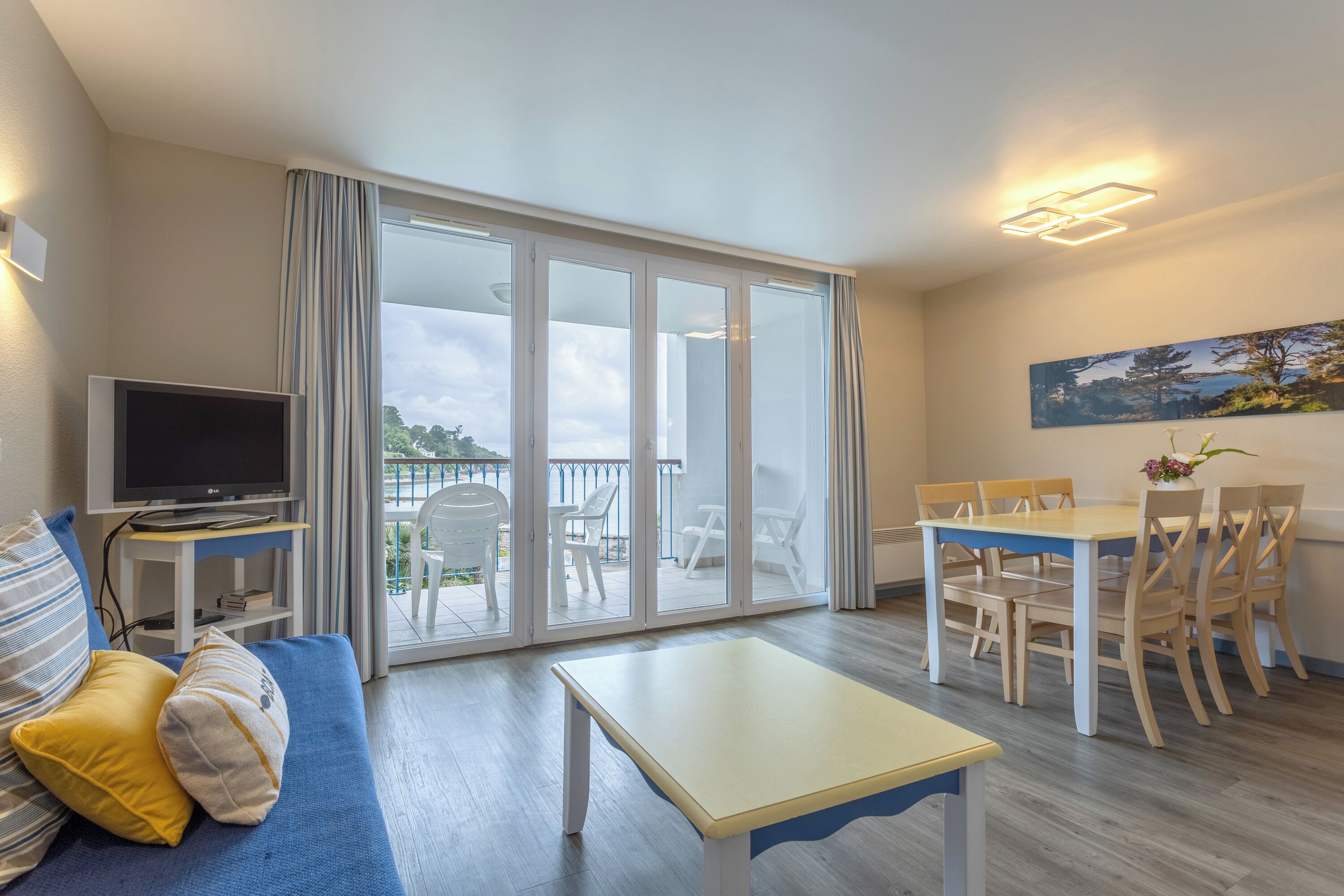 Appartement 'Appartement Vue Mer Sur Plage' Avec Vue Sur La Mer, Piscine Partagée Et Wi-fi - Douarnenez