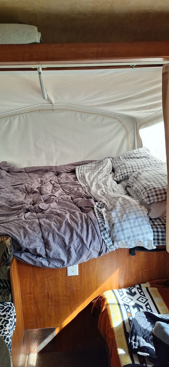 Comfortable Camper A Few Miles Off Thruway And Area Attractions. Fire Ring Wood - Lake Erie, PA