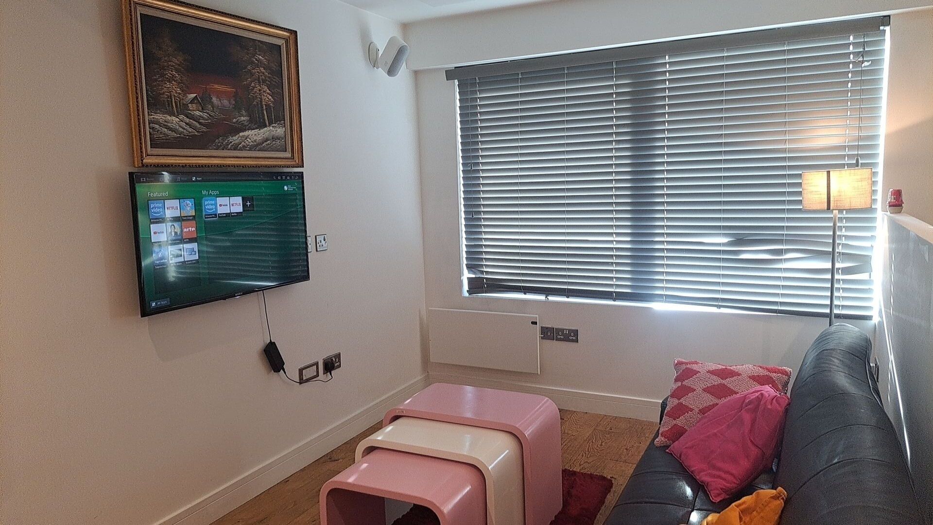 Paradise - Away - From - Home.\n6 Minutes Walk To The Train And Bus Station, Etc. - Bracknell