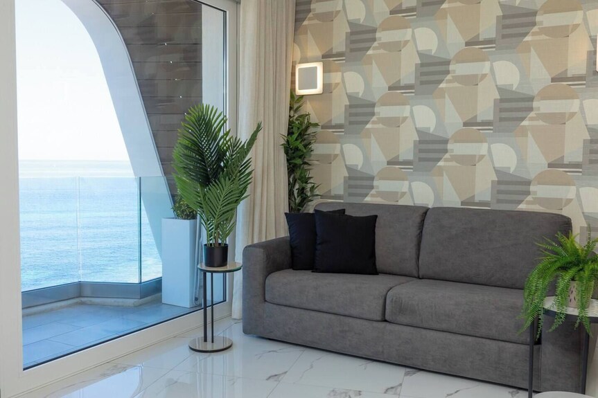 Modern Seafront Apartment In Bugibba Just Steps From The Beach, Offering Stylish Comfort, Fast Wifi, Ac, And A Fully Equipped Kitchenperfect For A Relaxing Getaway - Malta