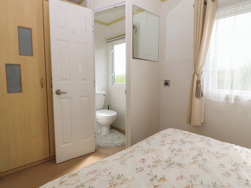 TIR GLYN CARAVAN, family friendly, with a garden in Aberdaron ...
