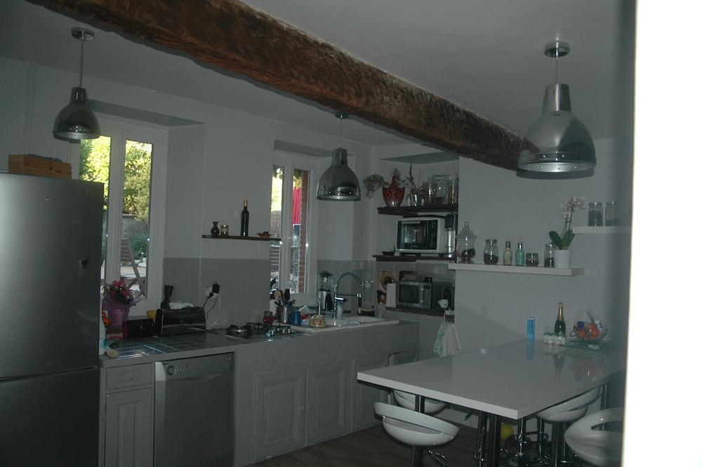 Chambre Dans Une Maison Cosy En Plein Centre De Libourne - Libourne