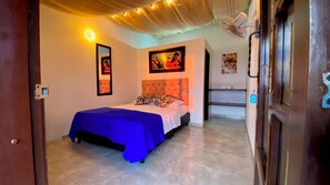 Quarto Design, 1 cama de casal, vista para o jardim | Com decoração personalizada, com mobília individualizada 