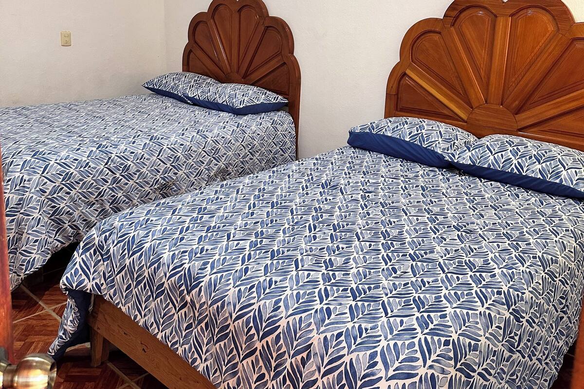 Quarto Quádruplo Familiar, pátio, vista para o jardim | Roupa de cama fornecida