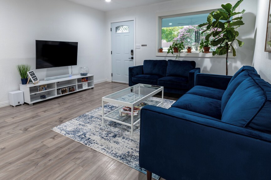 House Of Malcolm Central Ft. Worth / Dickies Arena - Fort Worth