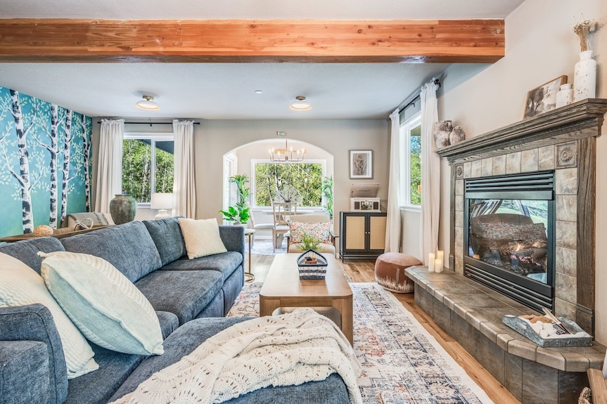 Hillside Cottage: Private Pond, Hot Tub, Game Room By Hurricane Ridge, Onp - Washington