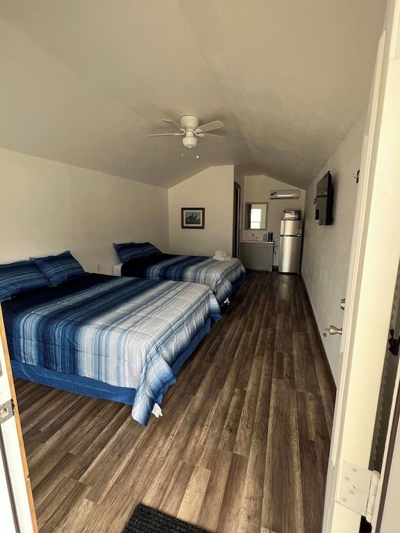 Lake Of The Ozarks North Shore Cabin On The Quiet Side Of Lake. - Lake Ozark, MO