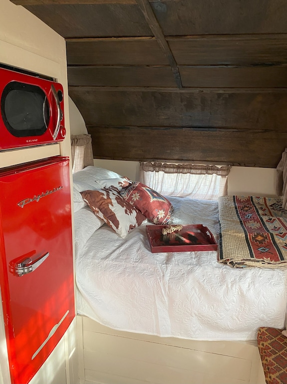 1959 Vintage Trailer Located On A Quiet Farm In Southern Idaho Along I15. - 愛達荷州