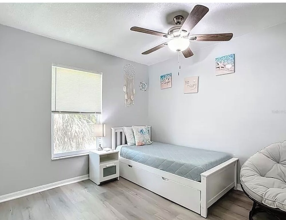 Seabreeze Garden Oasis, Jacuzzi, Golf, Mins ->Beaches - St. Petersburg, FL