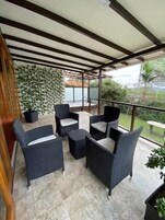 Chalé Superior, banheira de hidromassagem grande, vista para o jardim | 1 quarto, cofre no quarto, cortinas/cortinados opacos 