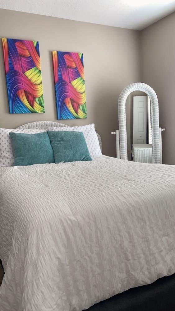 Stylish Space With Easy Access To Clarksvilles Best Shopping And Restaurants. - Clarksville, TN