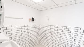 Villa Standard, vista para o oceano | Casa de banho | Artigos de higiene pessoal grátis, chinelos