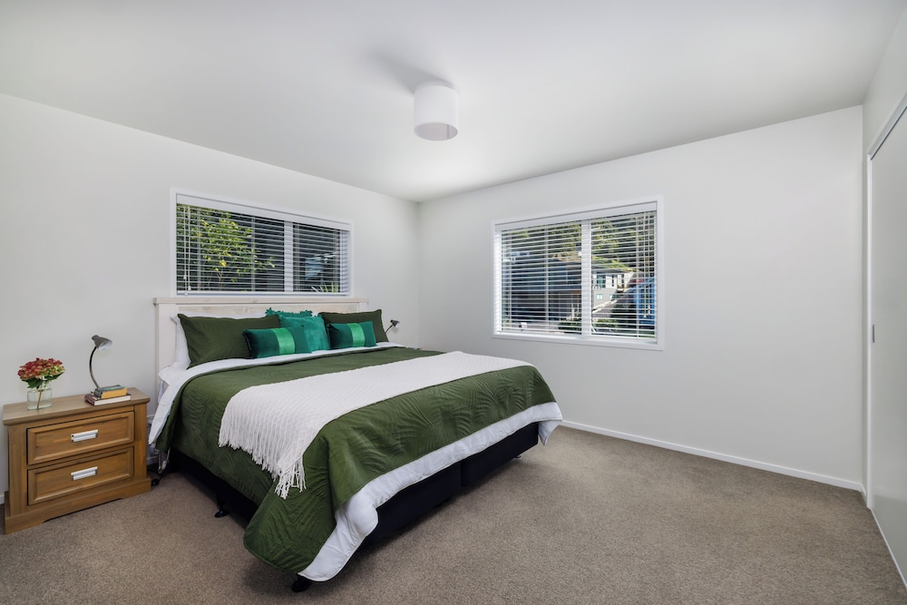 Tui Beach House - Centrally Located, 3 Min Walk To Beach, Bright House Paihia. - Paihia