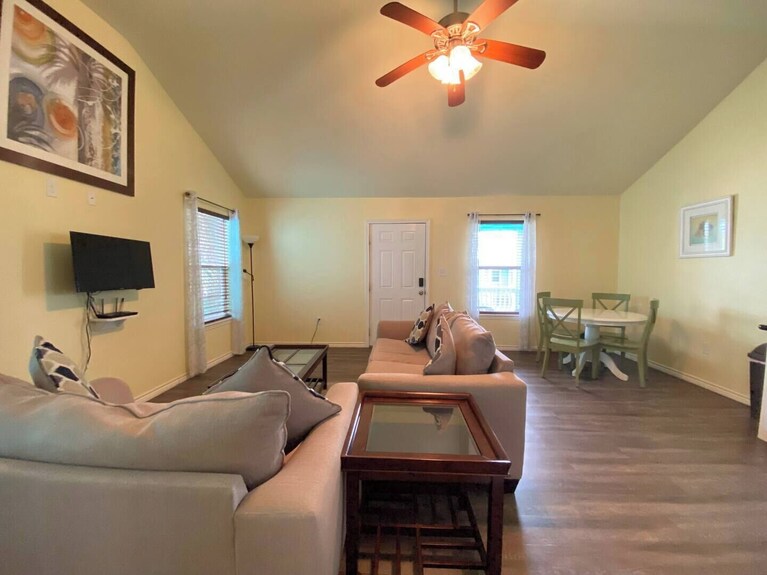One Bedroom One Bath Cottage Wheelchair Accessible - Rockport, TX