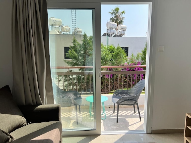 Cosy 1/bdr Central Apart Near The Beach\n\n - Paphos