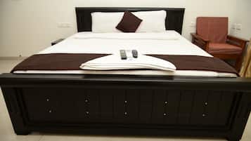 Quarto Duplo Deluxe, Vista para a cidade | Cofre no quarto, secretária, ferro/tábua de engomar, Wi-fi grátis