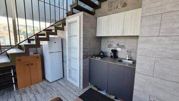 Estúdio | Cozinha privada | Um frigorífico, um micro-ondas, um forno, uma placa de cozinha