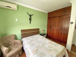 Estúdio superior | Wi-Fi de cortesia, roupa de cama