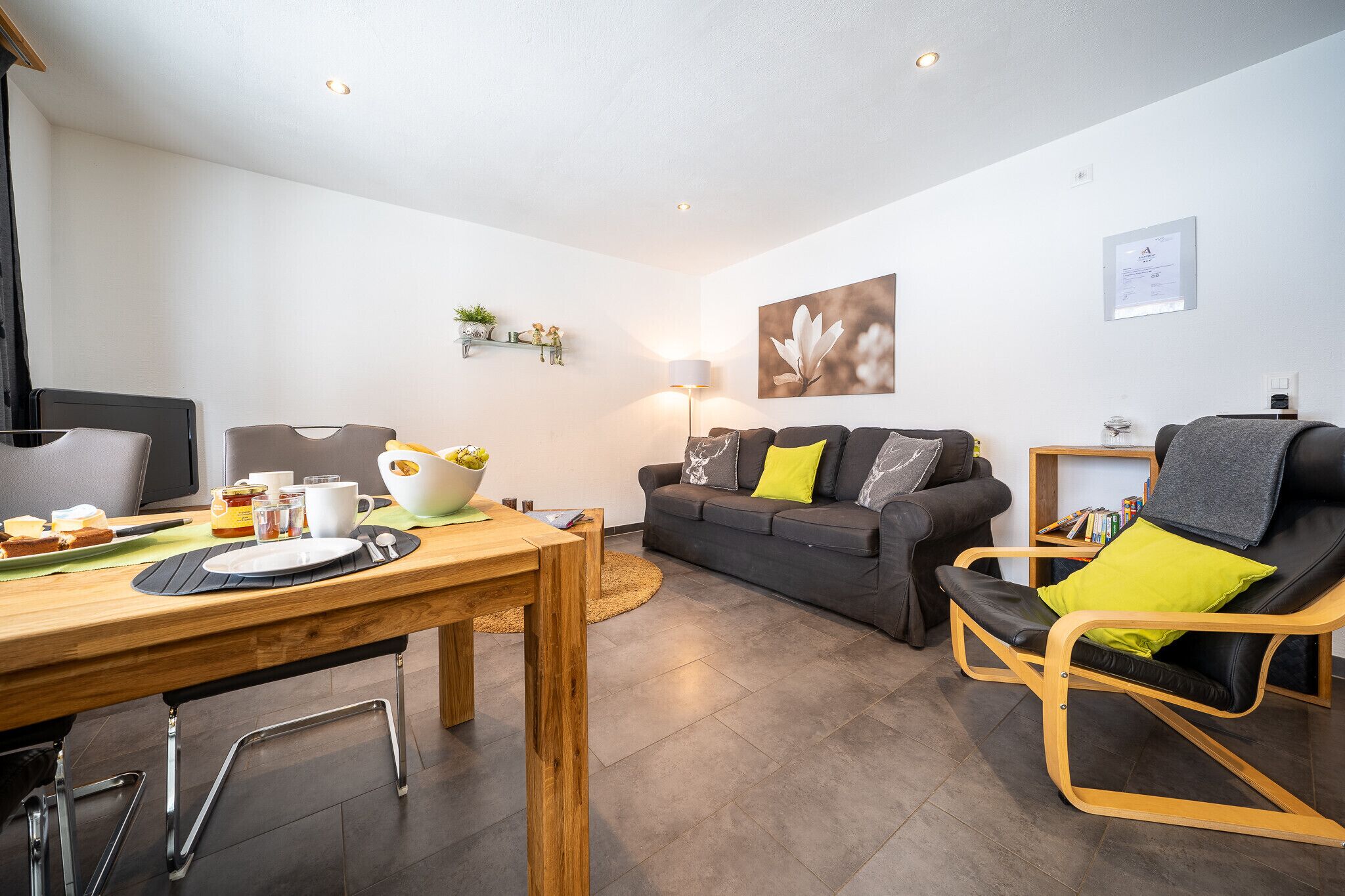 Chasa Sotcha Dadora: Cozy And Lovingly Furnished 2,5 Room Apartment With Large Terrace - Guarda