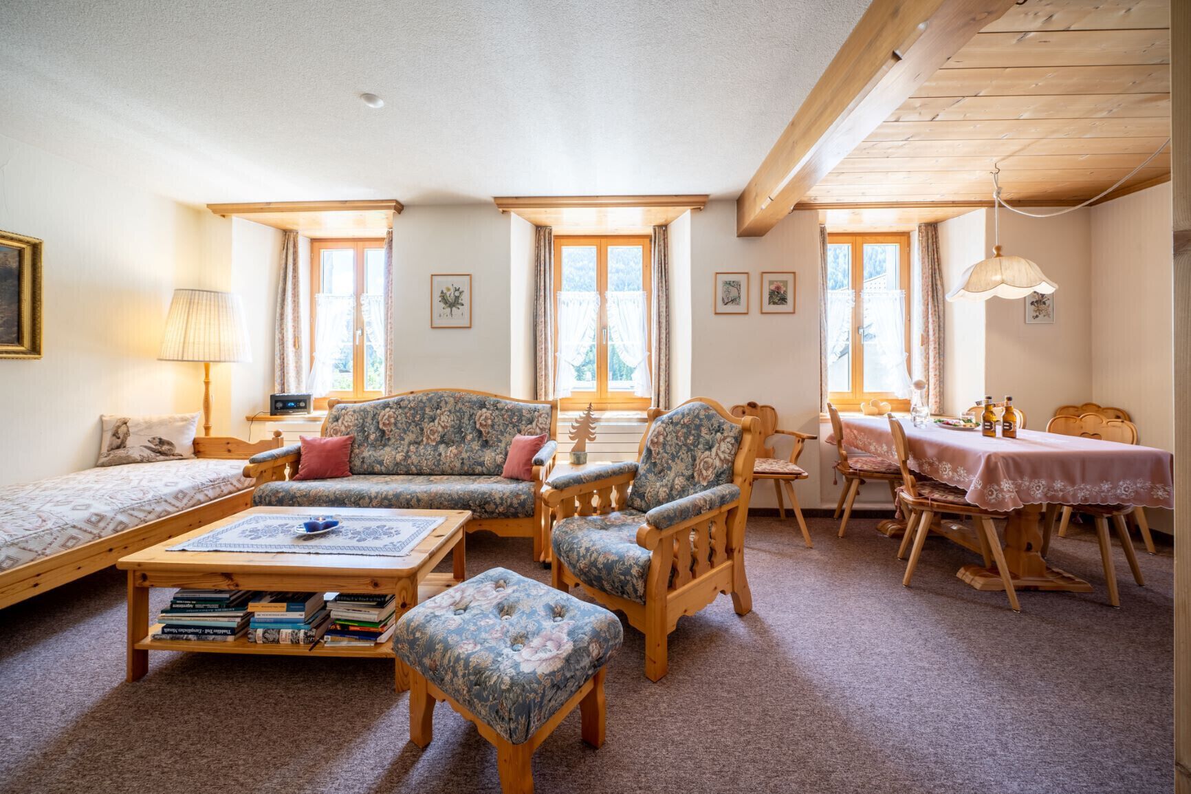 Chasa Plazza Gronda: Cozy 3.5-room Apartment With Elevator, Chemineé And Underground Garage - Guarda