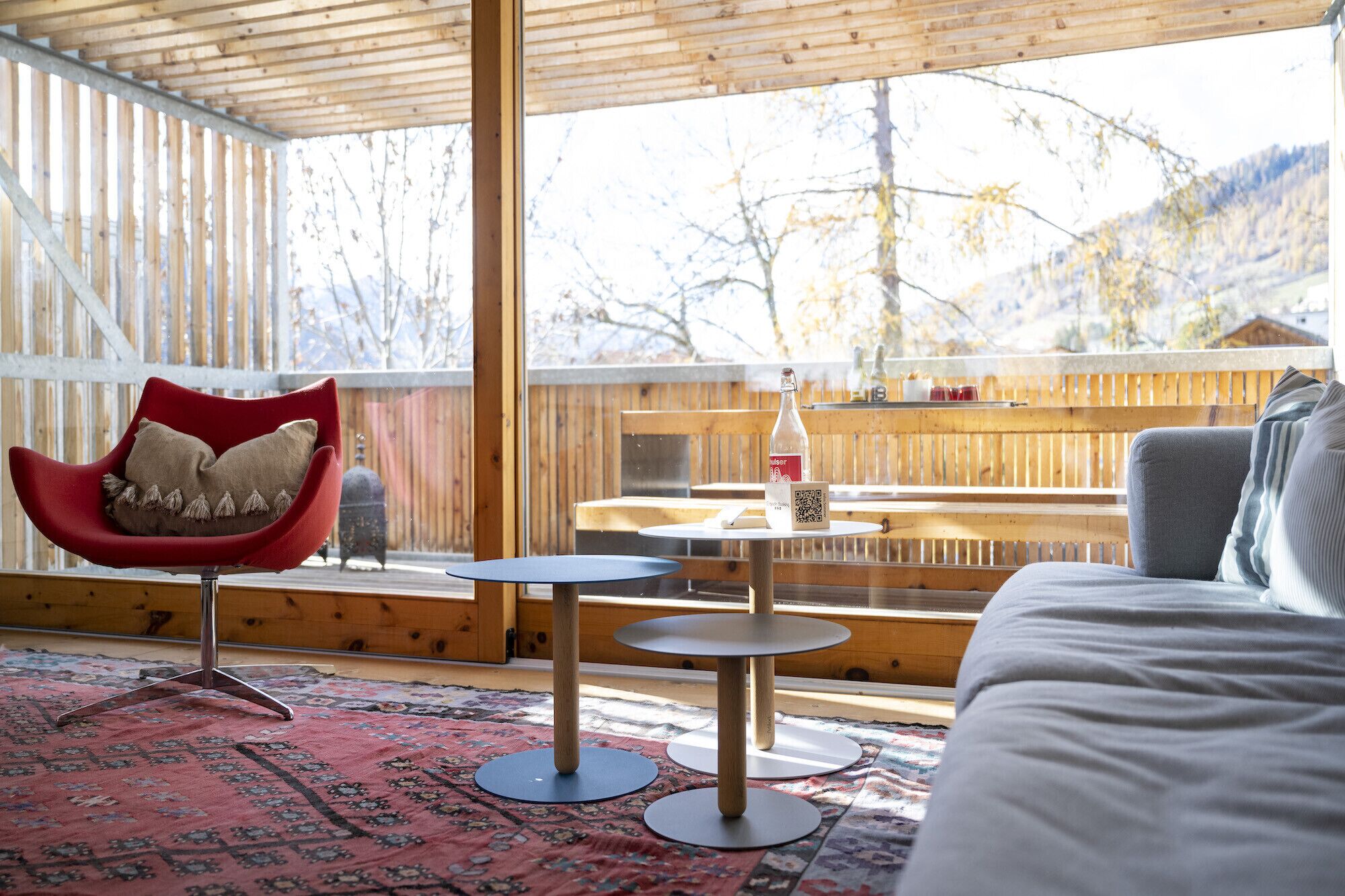 Chasa 5: Modern 4 ½-Room Vacation Home With Panoramic Views And The Scent Of The Swiss Stone Pine - Scuol