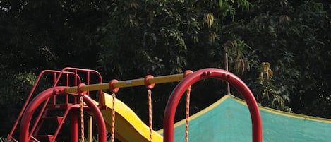 Área de recreio para crianças (ao ar livre)